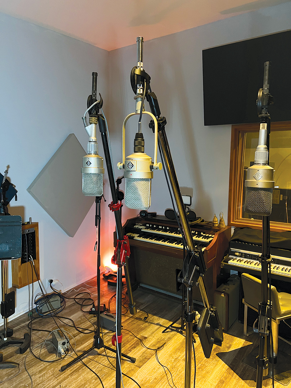 March 2023: Neumann M49 V